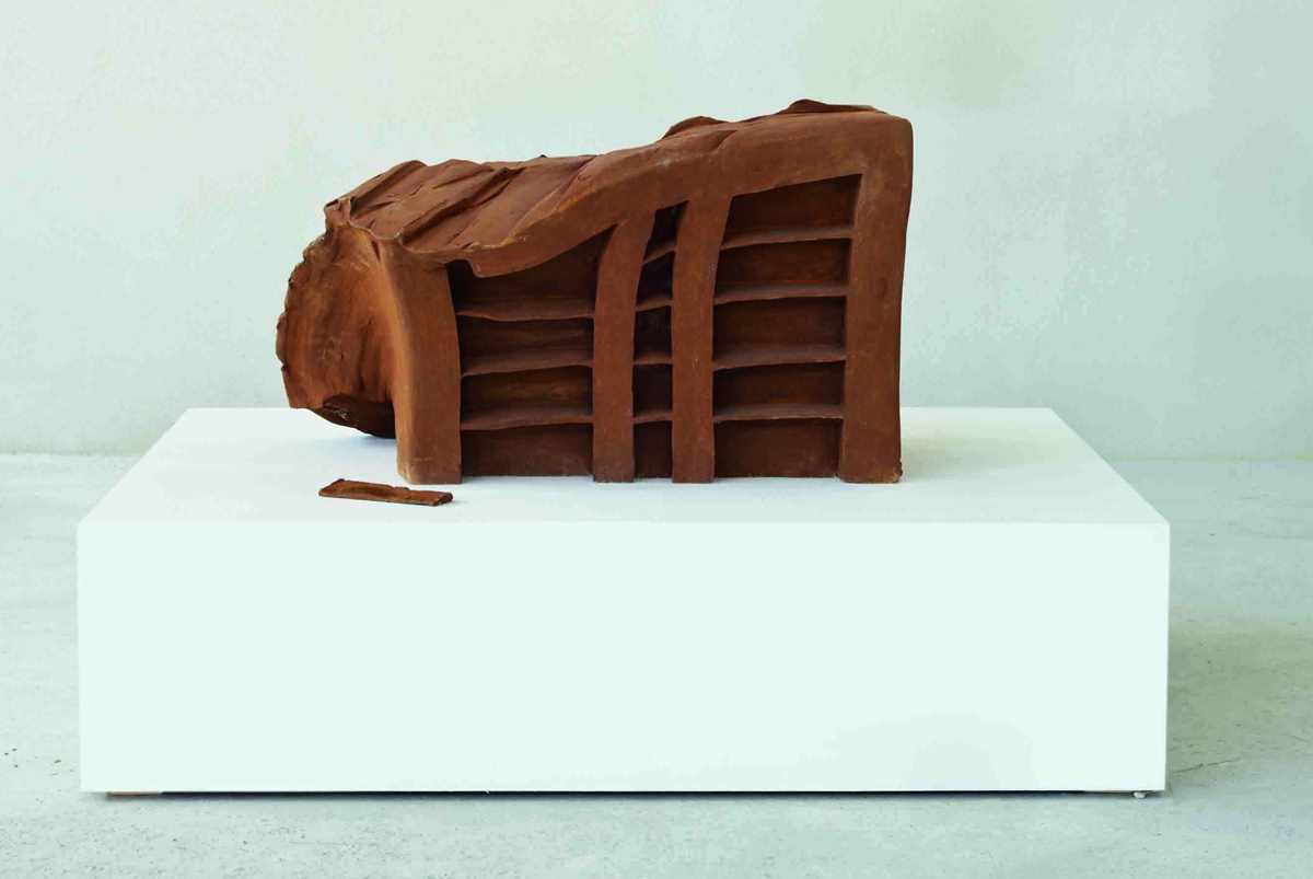 Grupo segurador apoia exposição do austríaco Erwin Wurm